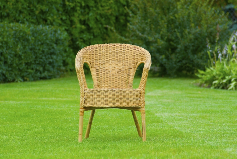 Стул на природе — Chair Outdoors