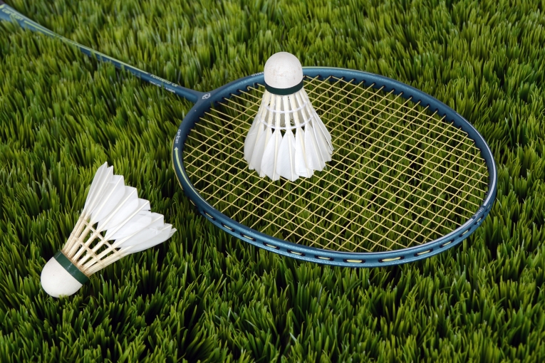 Бадминтон — Badminton