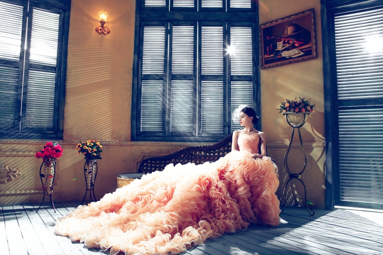 розовое платье — pink dress
