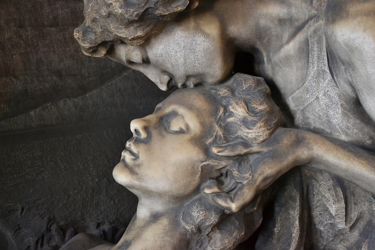 Статуя — Statue