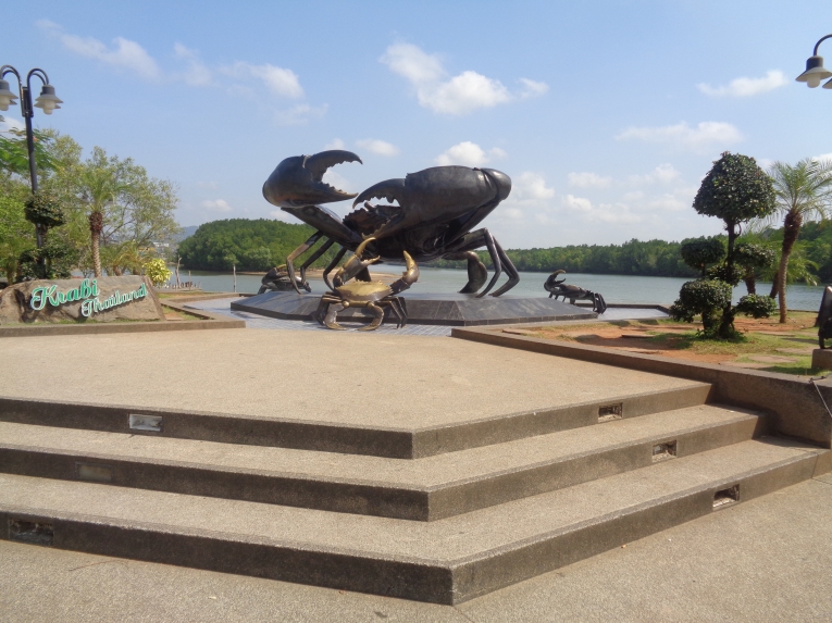 Памятник крабу, монумент — Monument to a crab, a monument